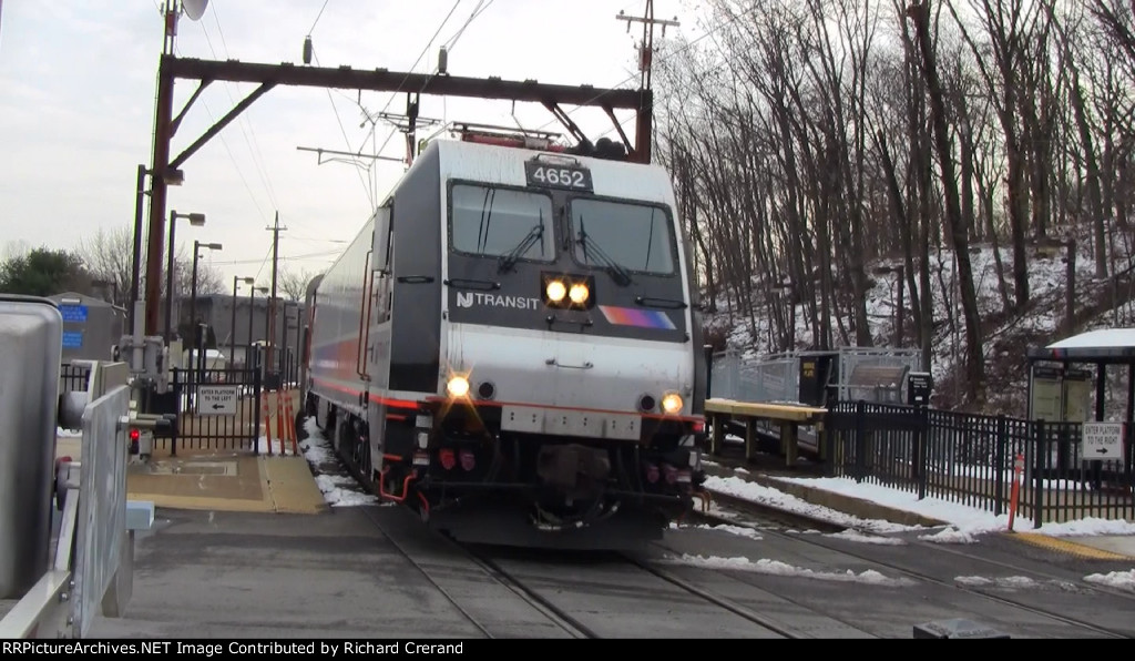 Train 6621 Pulling In